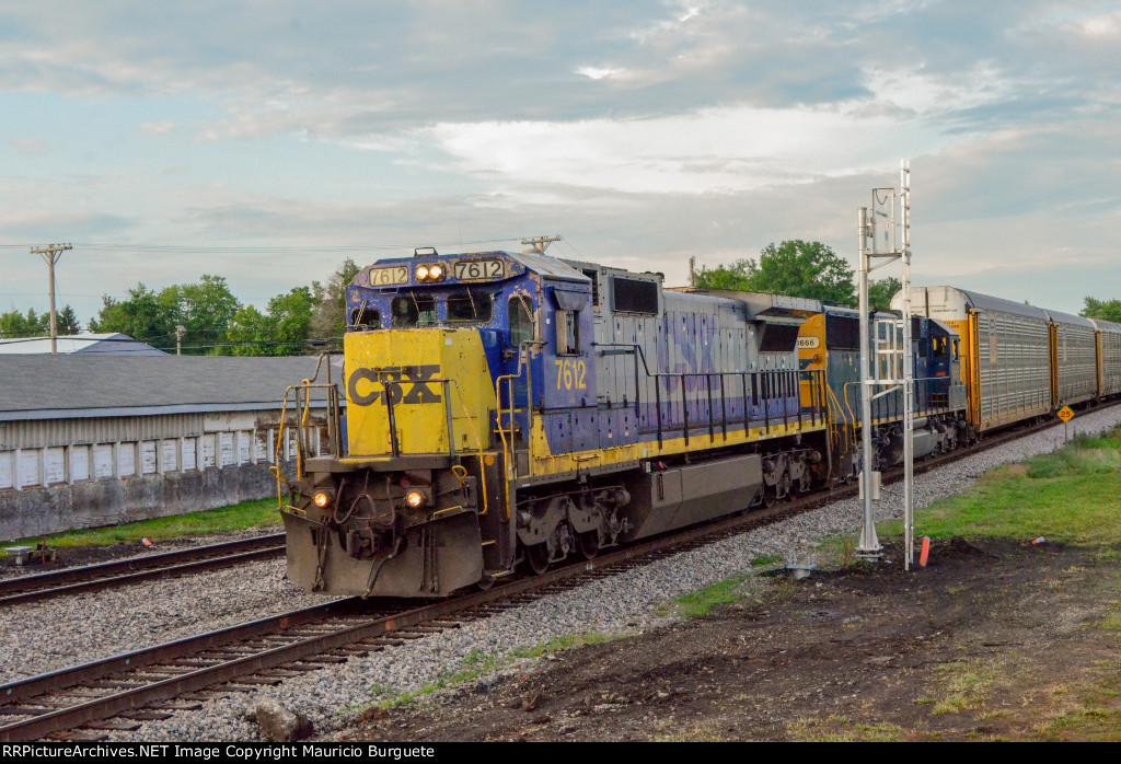 CSX C40-8 Locomotive passing by the Museum